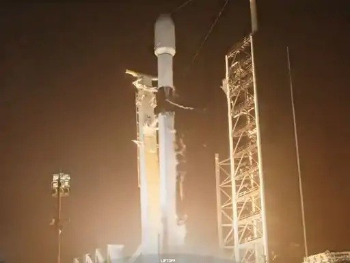 SpaceX lunar mission successfully launched